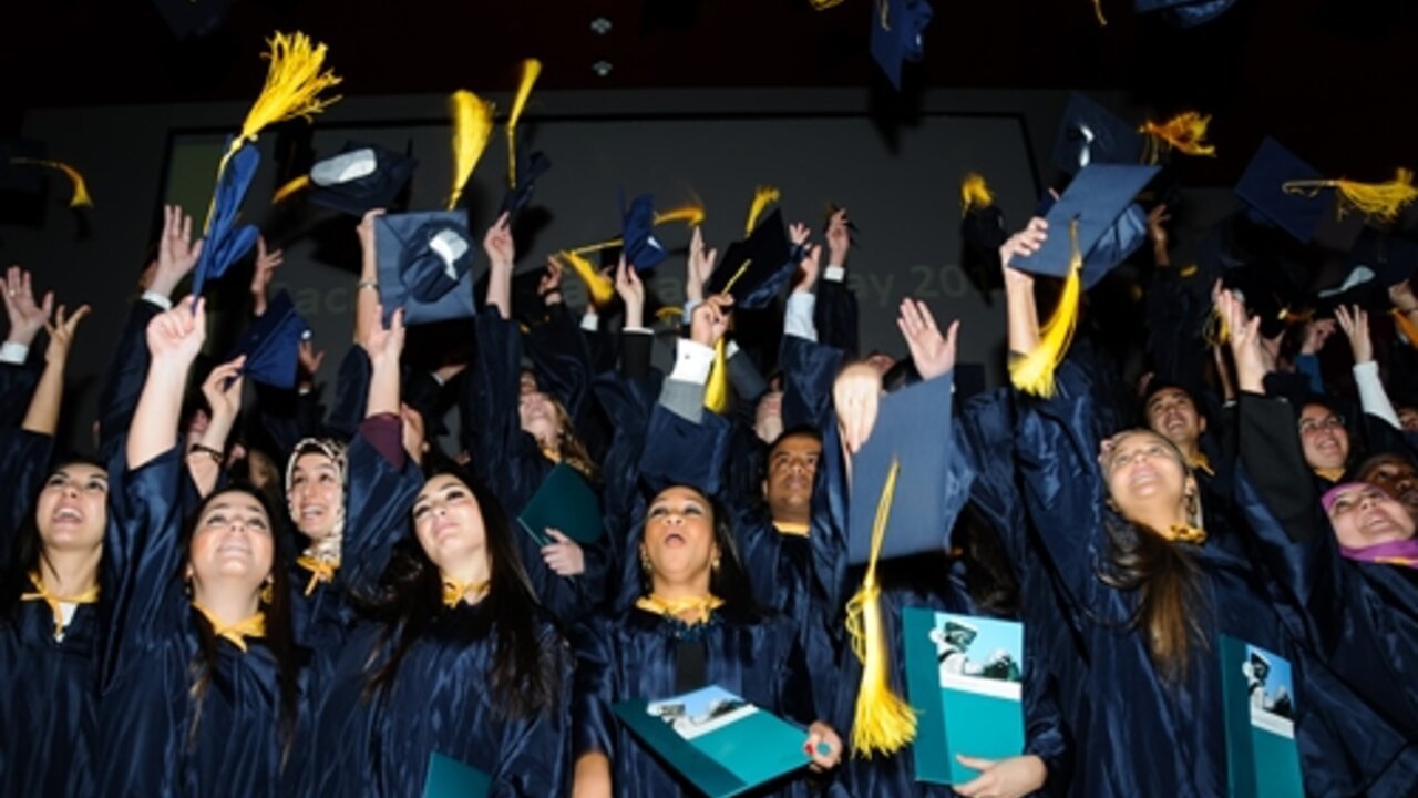 New bachelors of Erasmus School of Economics to be presented with ...