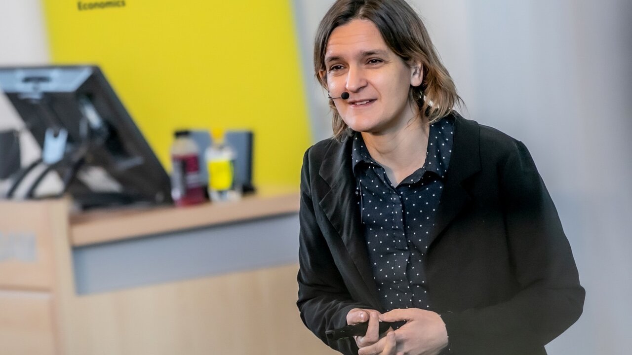 Nobel laureate Esther Duflo gives an inspirational lecture at Erasmus ...