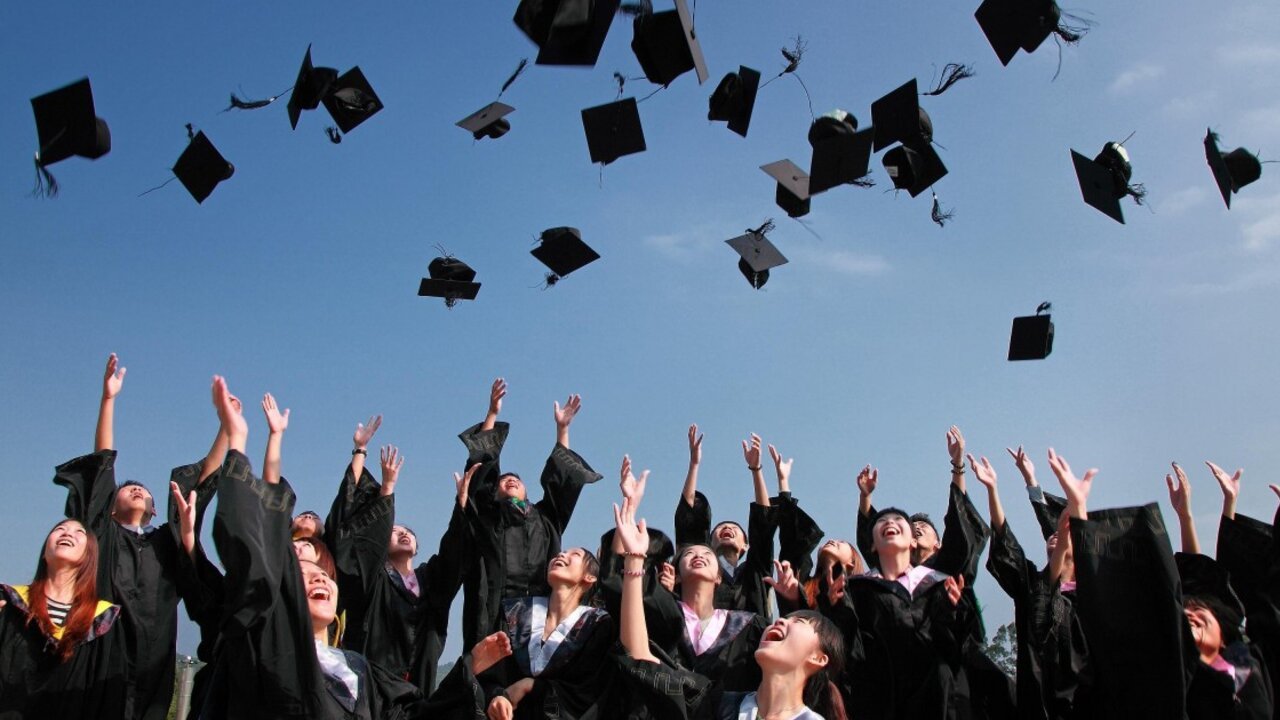 Afstudeerceremonies Master | Erasmus School of Social and Behavioural ...