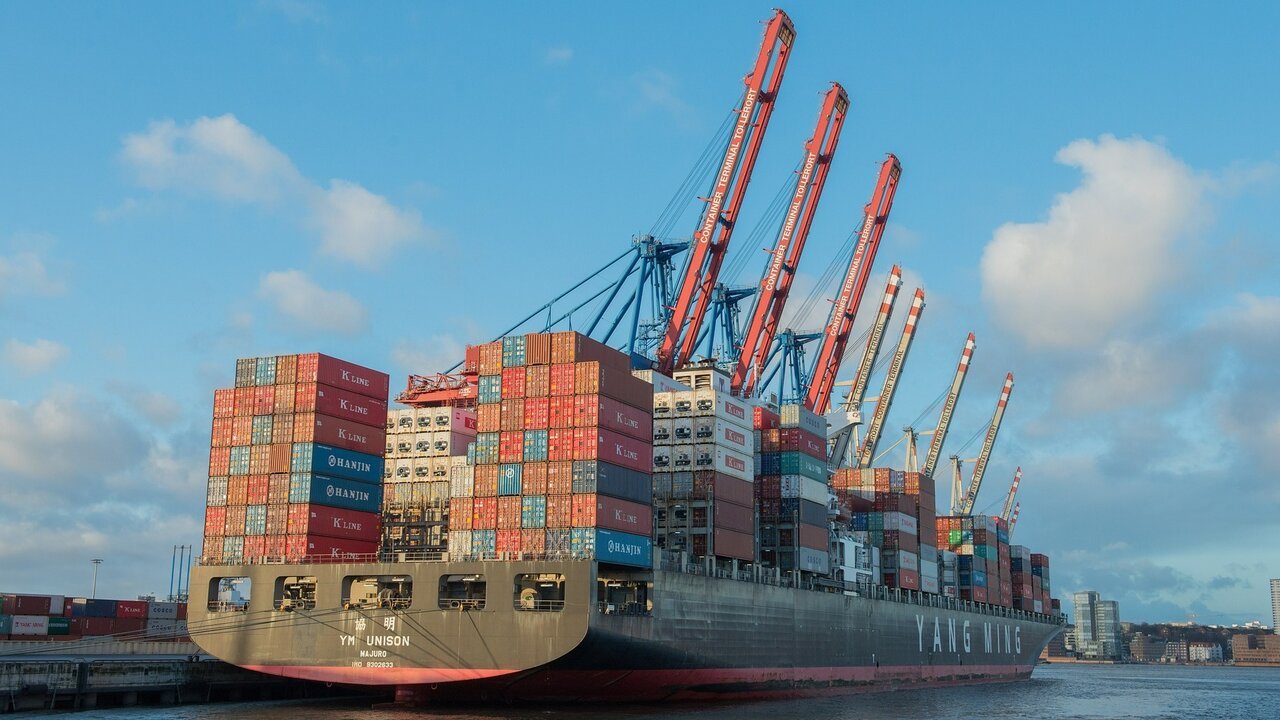 Colossal container ships pose major logistical challenges | Erasmus ...