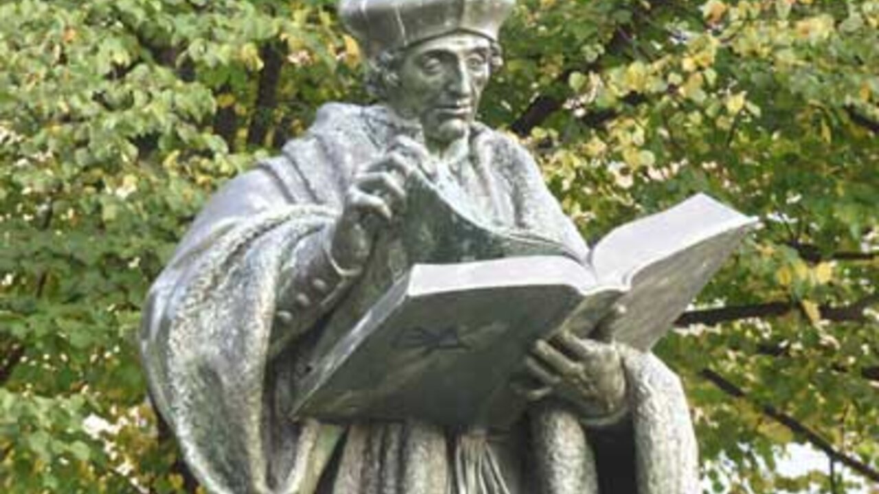 desiderius erasmus statue