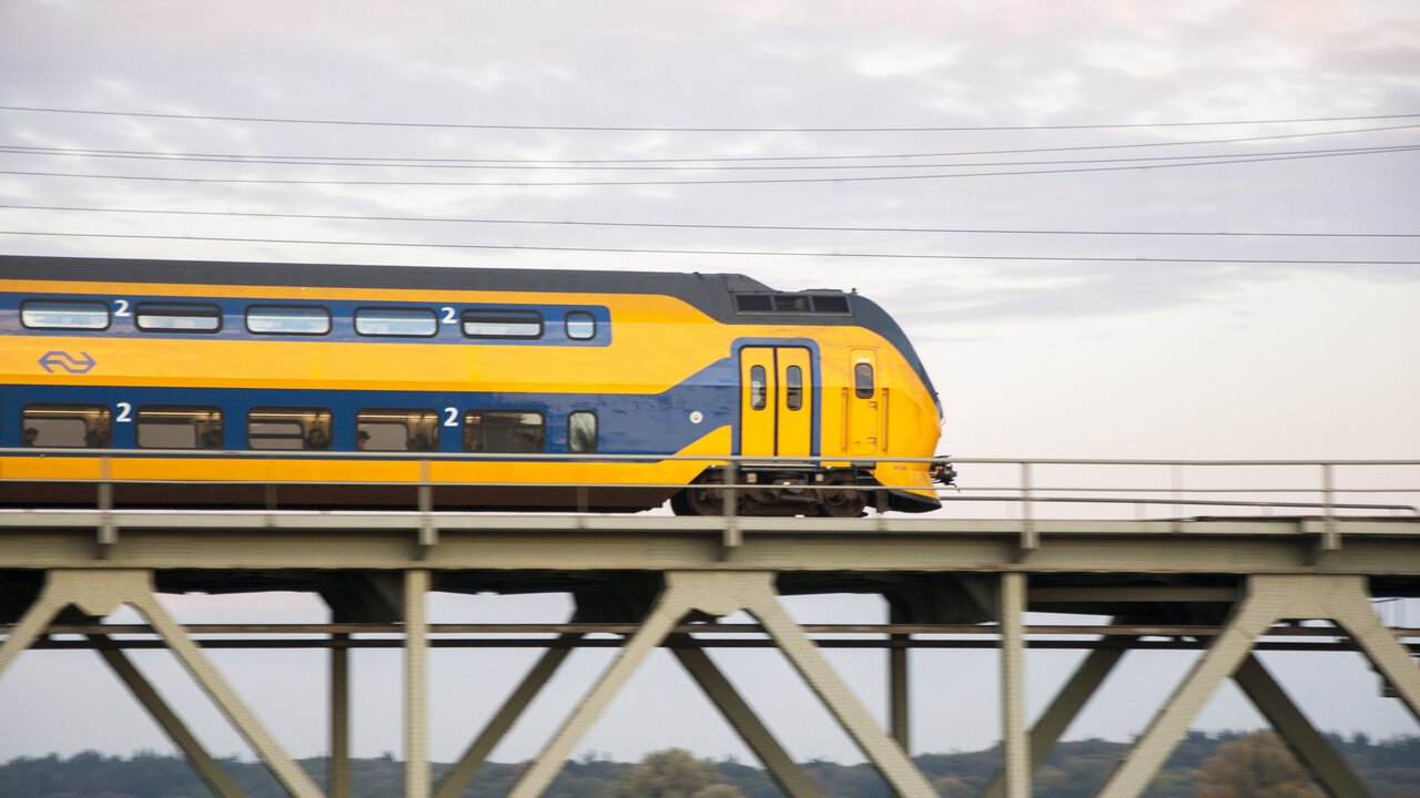 Mass train cancellations may be prevented by abandoning central control ...