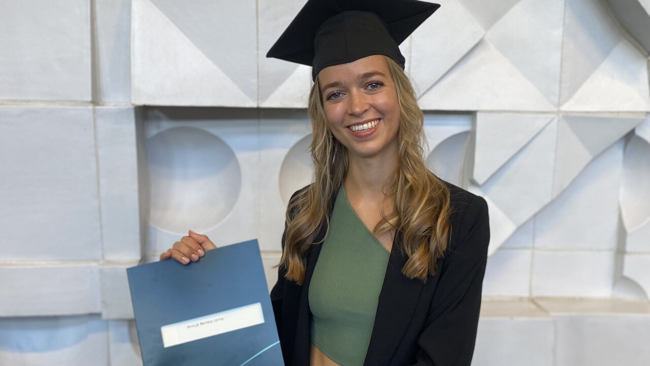 Anouk Jorna wins Han Entzinger Award 2022 | Erasmus School of Social and Behavioural Sciences ...