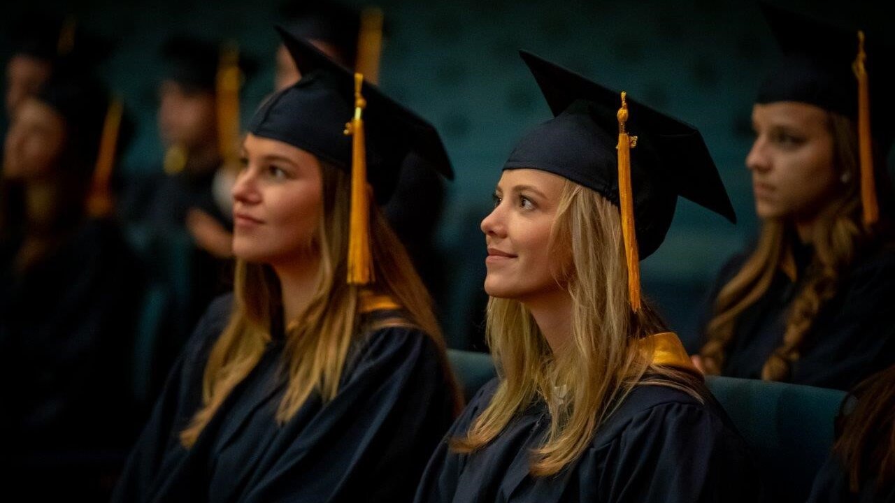 Students Erasmus School of Economics receive bachelor’s diploma during ...