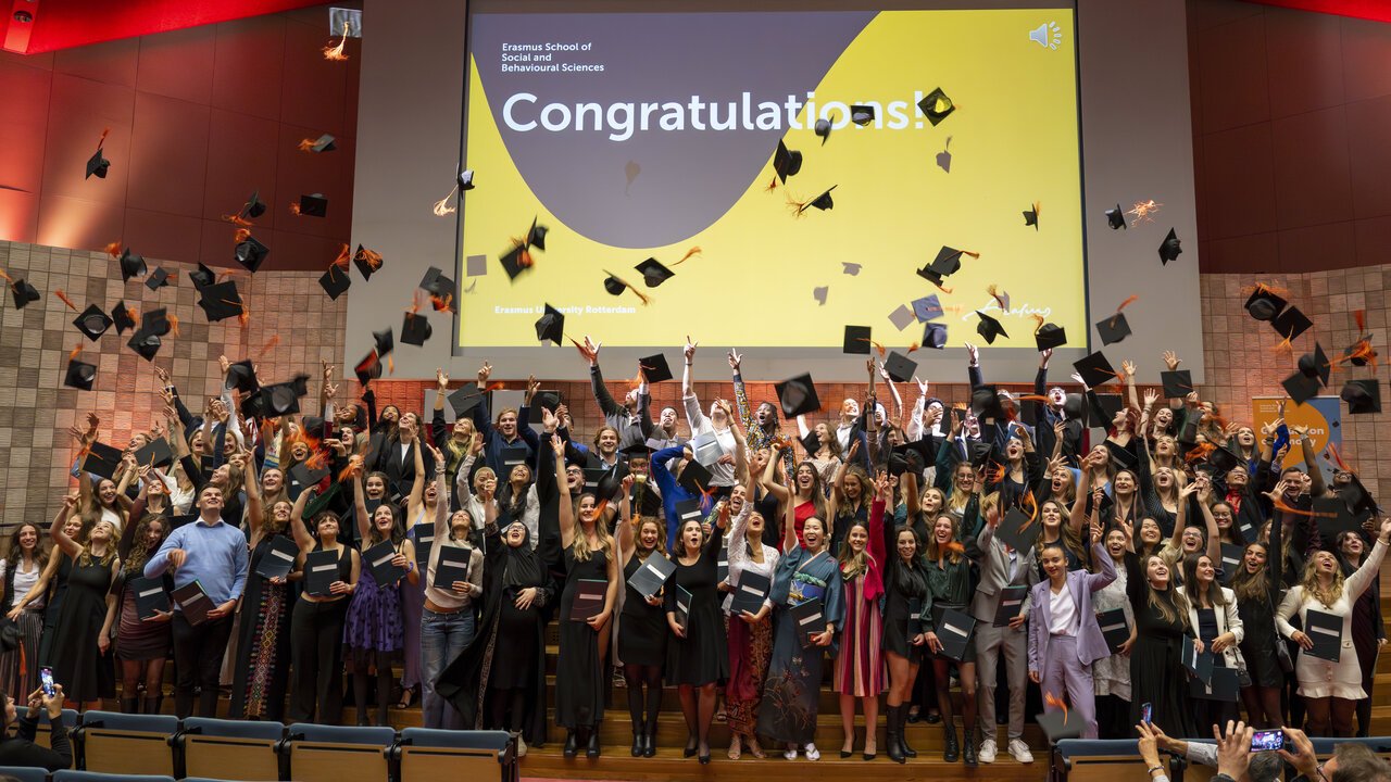 Graduation Ceremonies Bachelor | Erasmus School of Social and ...