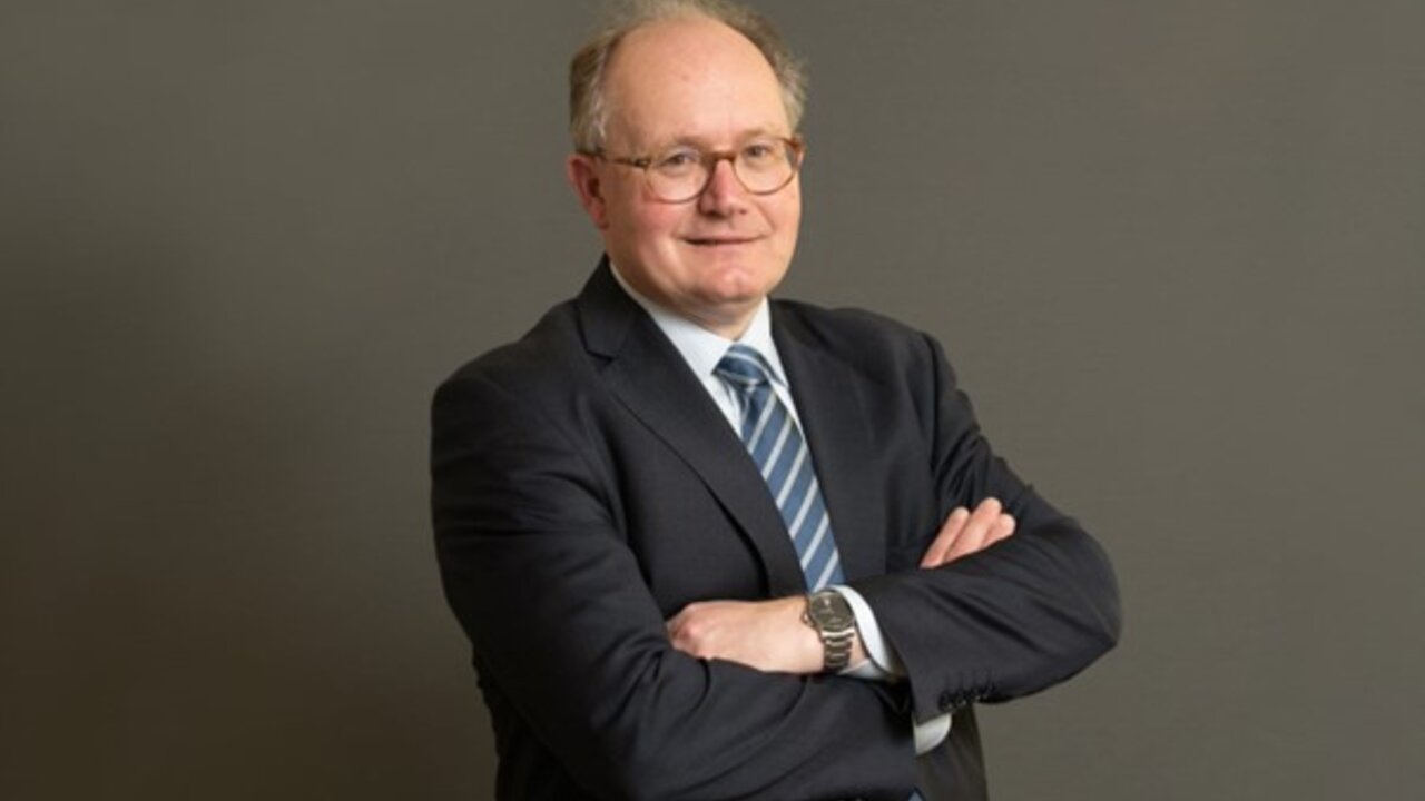 Victor Bekkers stopt vanaf januari 2025 als decaan Erasmus School of ...