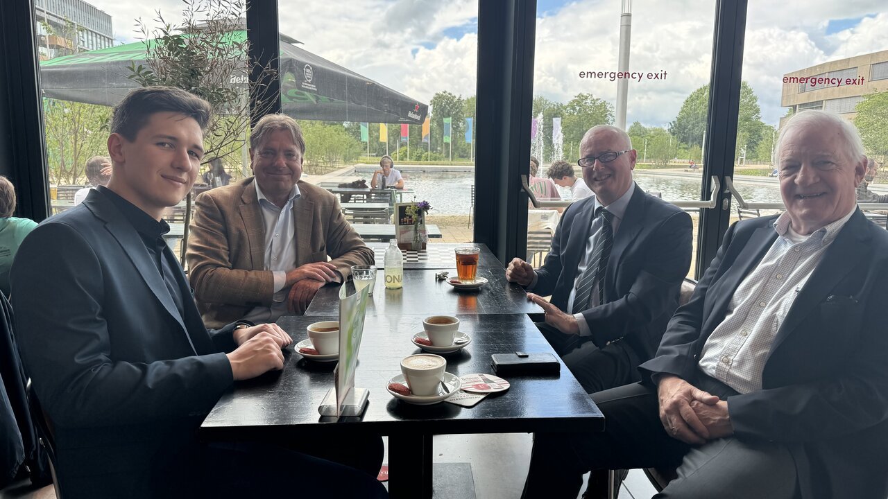 Economiestudent Adam Wadolowski ontvangt beurs van alumnus | Erasmus ...