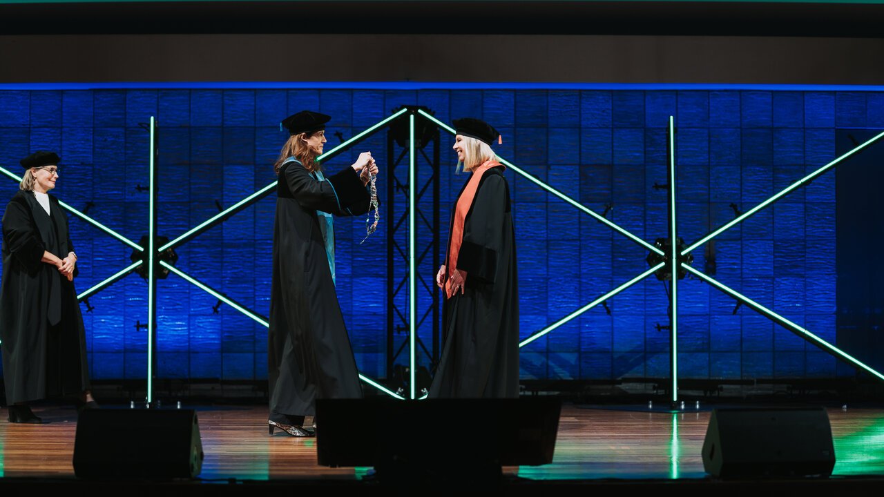 Nieuwe rector magnificus Jantine Schuit tijdens 111e dies natalis ...