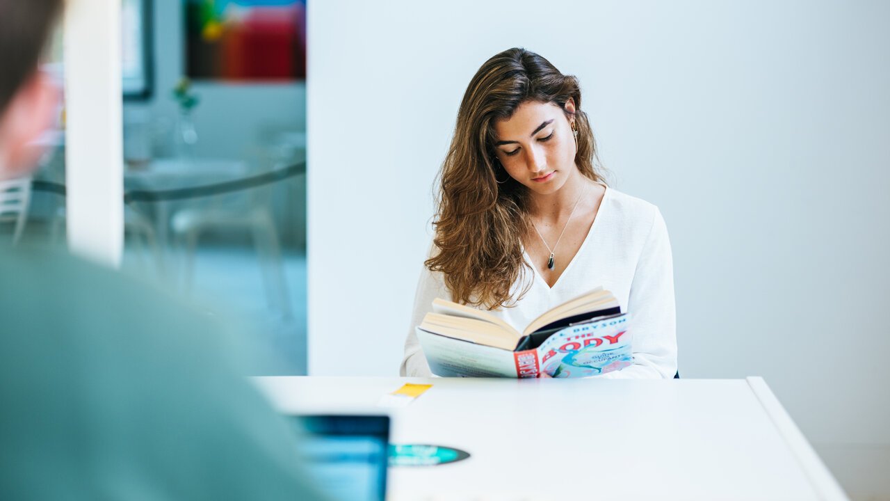 New guide with all the information for international PhD candidates ...