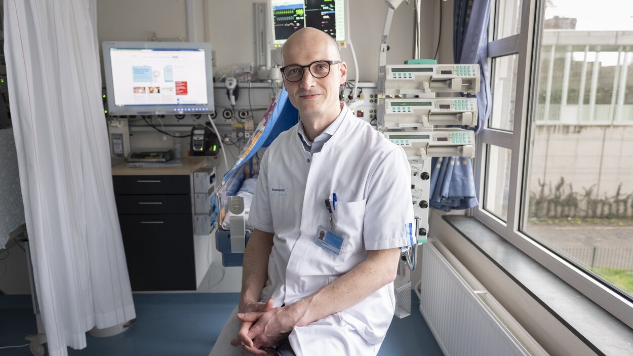 Peer pressure crucial to keep young people from smoking | Erasmus ...